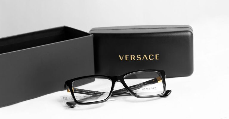 Versace : Aux Sources du Luxe Fascinant